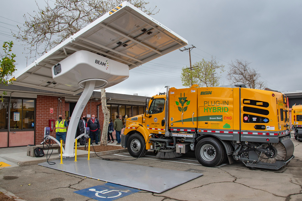 Los Angeles Unveils Two Plug-In Hybrid-Electric Street Sweepers - The ...