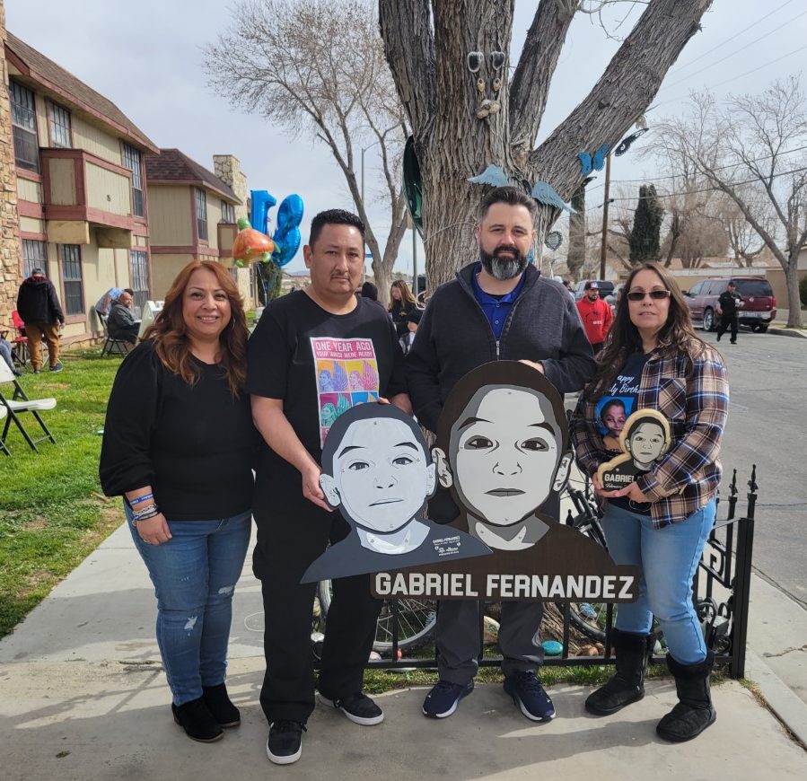 Cientos de Personas se Reúnen en lo que Habría Sido el Cumpleaños ...