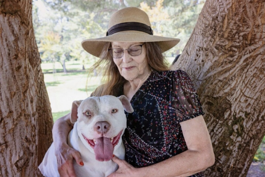 Los Vecinos Celebran una Reunión Comunitaria para la Fallecida ...