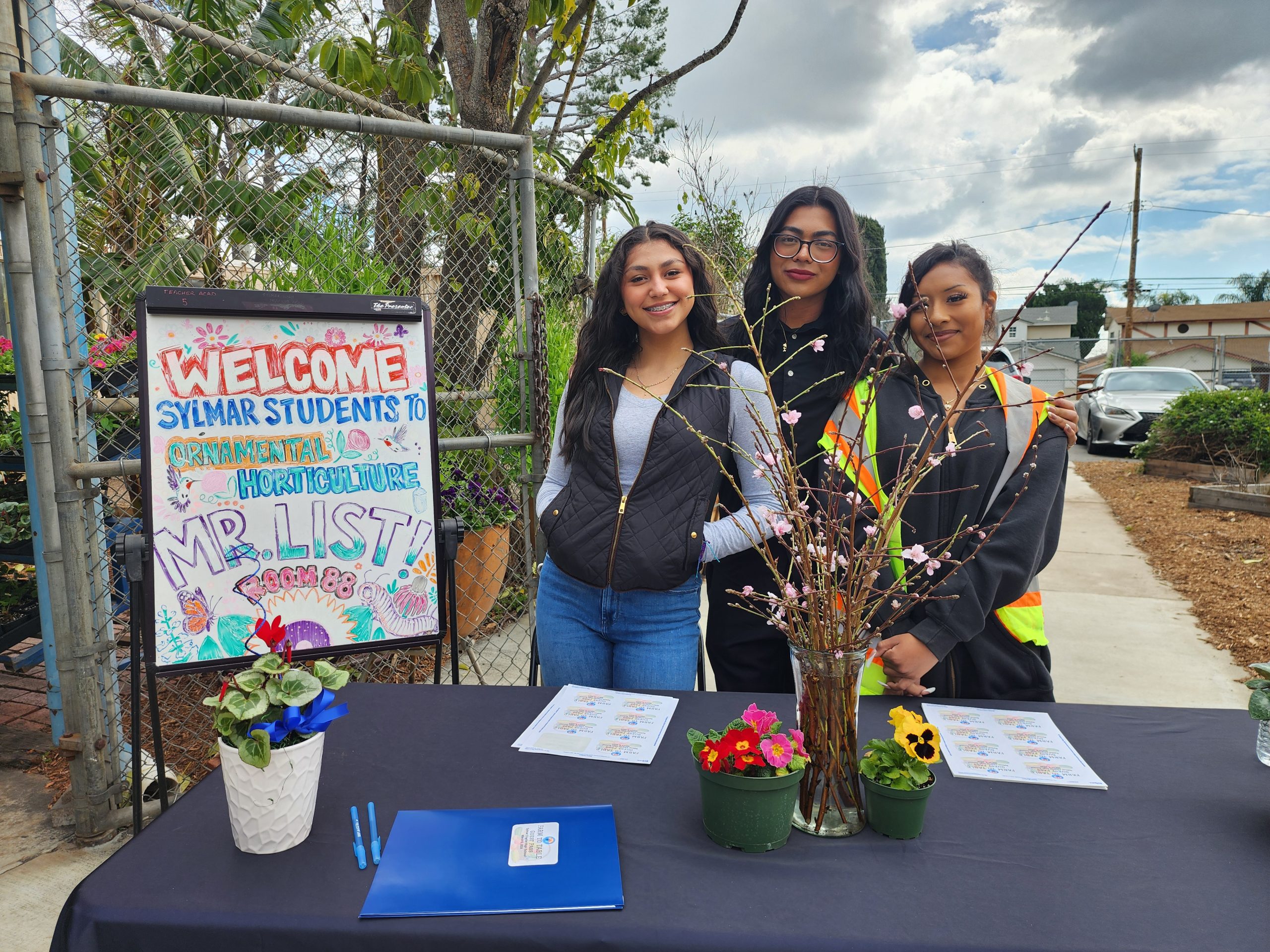 Los Estudiantes de Agricultura de la Escuela Sylmar Charter High School ...