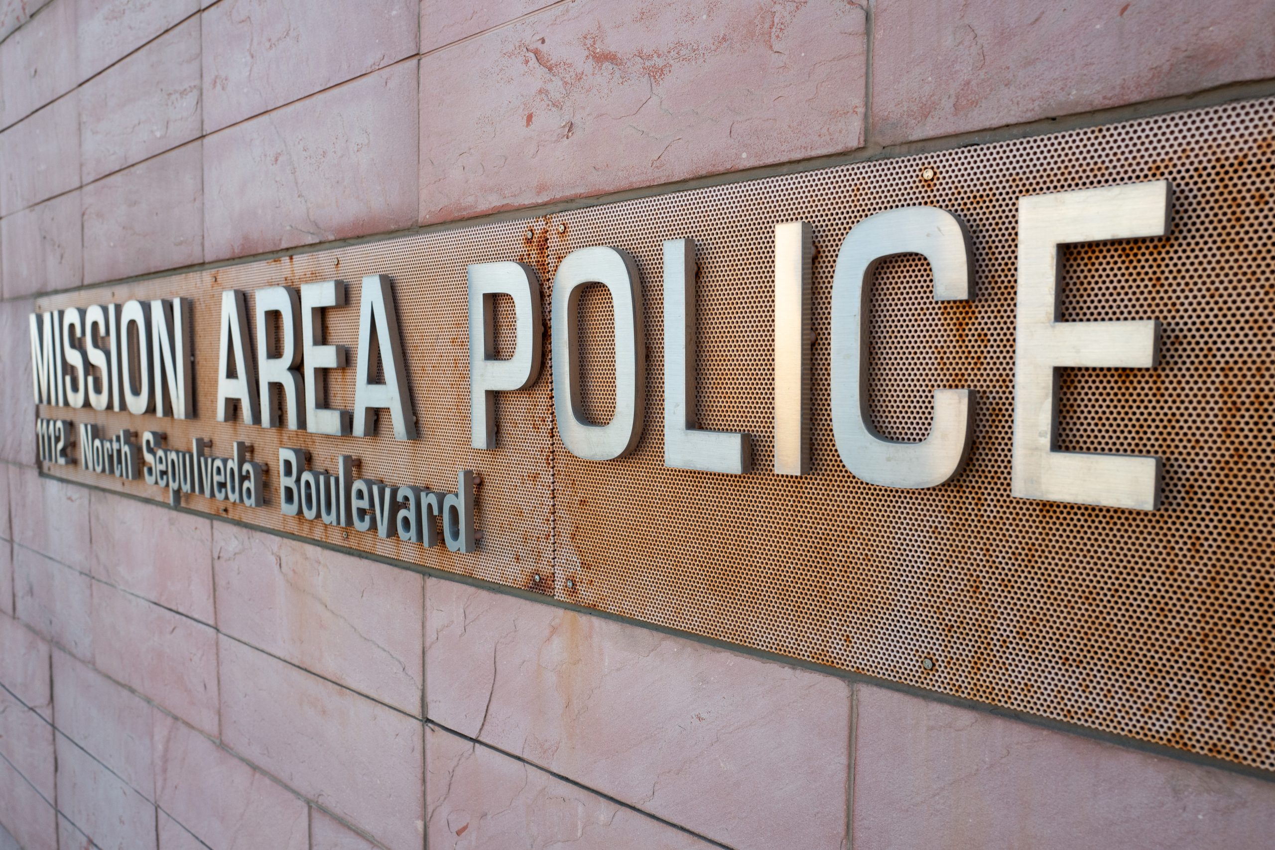 Detective de LAPD Alega Haber Sido Acosada Sexualmente por Una ...