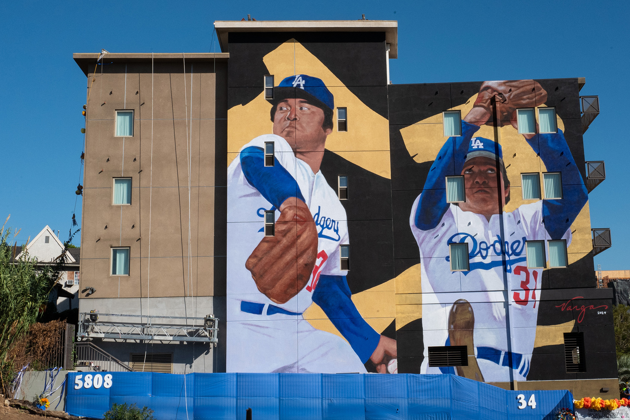 Mural Honoring the Late Fernando Valenzuela Unveiled in Boyle Heights ...