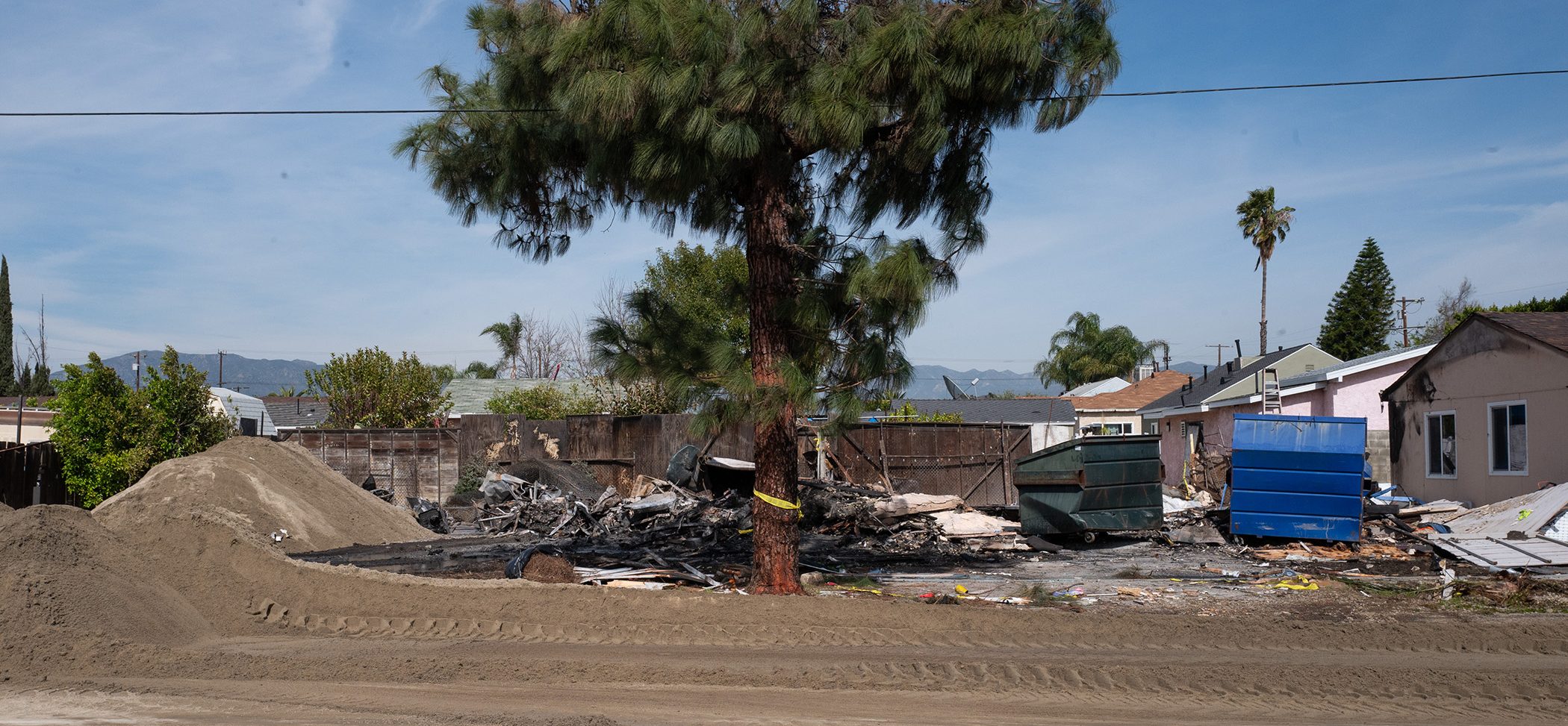 Solo Quedan Escombros tras Incendio Controlado en Casa de Pacoima ...